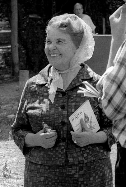 Buck Nelson's Spacecraft Convention - Cape Girardeau History and Photos