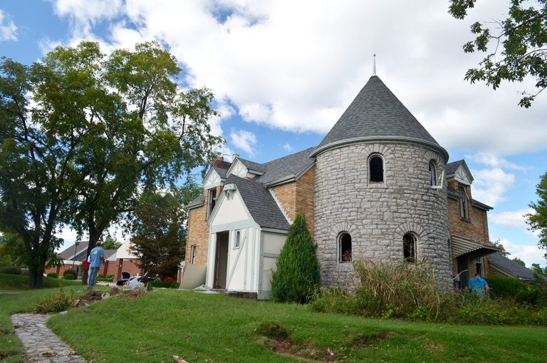 Castle House's Last Day - Cape Girardeau History and Photos